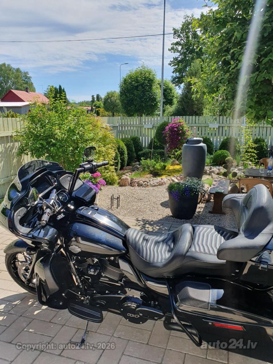 Melns Harley-Davidson Road Glide 2021 Tallina, ar dzinēja tilpumu 1.87 L un nobraukumu 22 tūkst. km par 27000 €, foto 9 vietnē AUTOMOTO.COM.LV