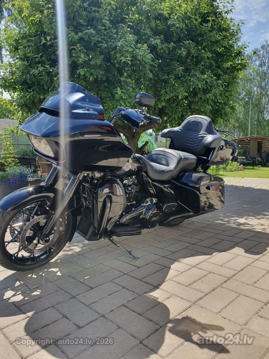 Melns Harley-Davidson Road Glide 2021 Tallina, ar dzinēja tilpumu 1.87 L un nobraukumu 22 tūkst. km par 27000 €, foto 11 vietnē AUTOMOTO.COM.LV