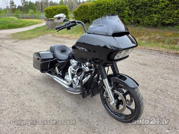 Black Harley-Davidson Road Glide 2022 in Tallinn, with an engine capacity of 1.75 L and mileage of 10 thousand km for 17999 €, photo 1 on AUTOMOTO.COM.LV