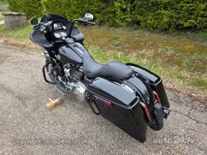 Black Harley-Davidson Road Glide 2022 in Tallinn, with an engine capacity of 1.75 L and mileage of 10 thousand km for 17999 €, photo 5 on AUTOMOTO.COM.LV