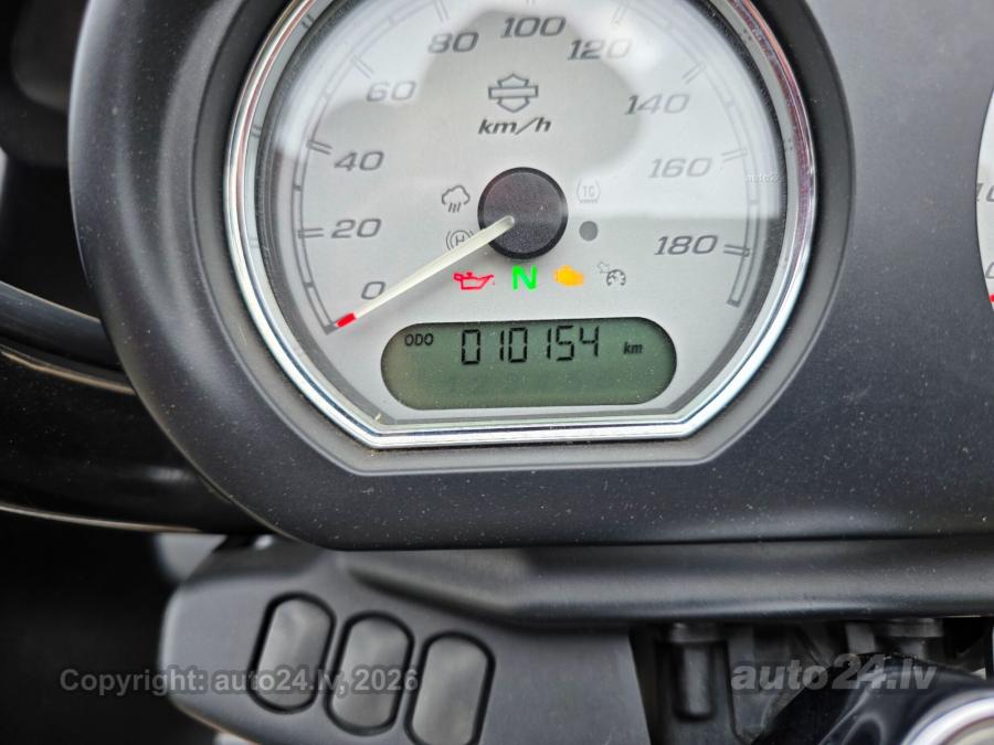 Black Harley-Davidson Road Glide 2022 in Tallinn, with an engine capacity of 1.75 L and mileage of 10 thousand km for 17999 €, photo 8 on AUTOMOTO.COM.LV