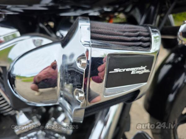 Black Harley-Davidson Road Glide 2022 in Tallinn, with an engine capacity of 1.75 L and mileage of 10 thousand km for 17999 €, photo 9 on AUTOMOTO.COM.LV
