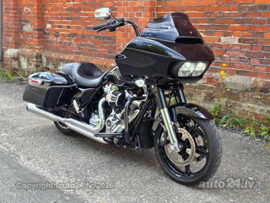 Melns Harley-Davidson Road Glide 2022 Pērnava, ar dzinēja tilpumu 1.75 L un nobraukumu 11 tūkst. km par 17000 €, foto 3 vietnē AUTOMOTO.COM.LV
