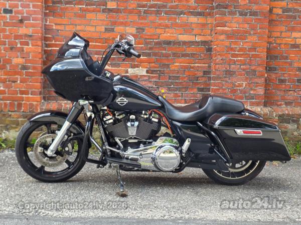 Black Harley-Davidson Road Glide 2022 in Parnu, with an engine capacity of 1.75 L and mileage of 11 thousand km for 17000 €, photo 5 on AUTOMOTO.COM.LV
