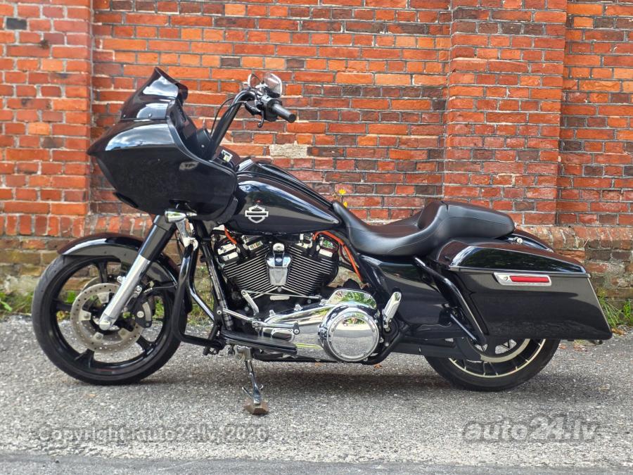 Melns Harley-Davidson Road Glide 2022 Pērnava, ar dzinēja tilpumu 1.75 L un nobraukumu 11 tūkst. km par 17000 €, foto 5 vietnē AUTOMOTO.COM.LV