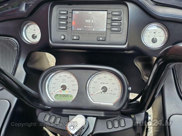 Black Harley-Davidson Road Glide 2022 in Parnu, with an engine capacity of 1.75 L and mileage of 11 thousand km for 17000 €, photo 8 on AUTOMOTO.COM.LV