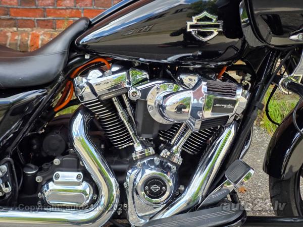 Black Harley-Davidson Road Glide 2022 in Parnu, with an engine capacity of 1.75 L and mileage of 11 thousand km for 17000 €, photo 9 on AUTOMOTO.COM.LV
