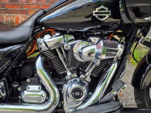 Melns Harley-Davidson Road Glide 2022 Pērnava, ar dzinēja tilpumu 1.75 L un nobraukumu 11 tūkst. km par 17000 €, foto 9 vietnē AUTOMOTO.COM.LV