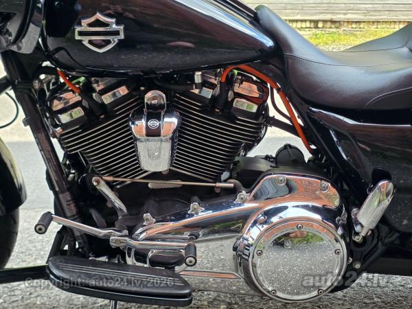 Black Harley-Davidson Road Glide 2022 in Parnu, with an engine capacity of 1.75 L and mileage of 11 thousand km for 17000 €, photo 10 on AUTOMOTO.COM.LV