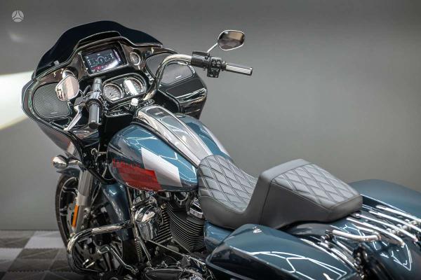Melns Harley-Davidson Road Glide 2023 Kauņa, ar dzinēja tilpumu 1.87 L un nobraukumu 7 tūkst. km par 18990 €, foto 4 vietnē AUTOMOTO.COM.LV