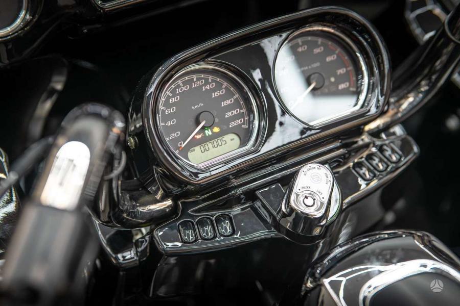 Черный Харли-Девидсон Road Glide 2023 в Каунас, объемом двигателя 1.87 л и пробегом 7 тыс. км за 18990 €, фото 6 на AUTOMOTO.COM.LV