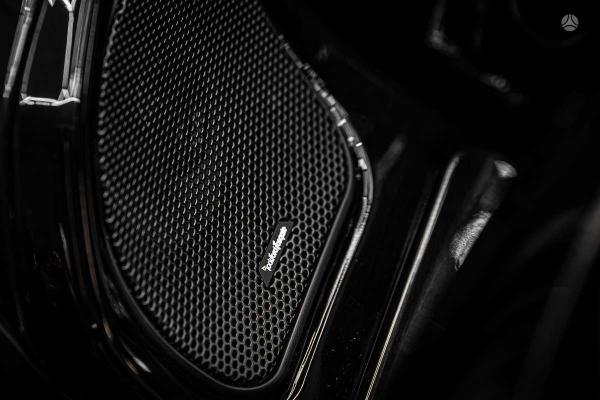 Harley-Davidson Road Glide 2023 in Kaunas on AUTOMOTO.COM.LV Black Harley-Davidson Road Glide 2023 in Kaunas, with an engine capacity of 2.15 L and mileage of 17 thousand km for 22900 €, photo 5 on AUTOMOTO.COM.LV