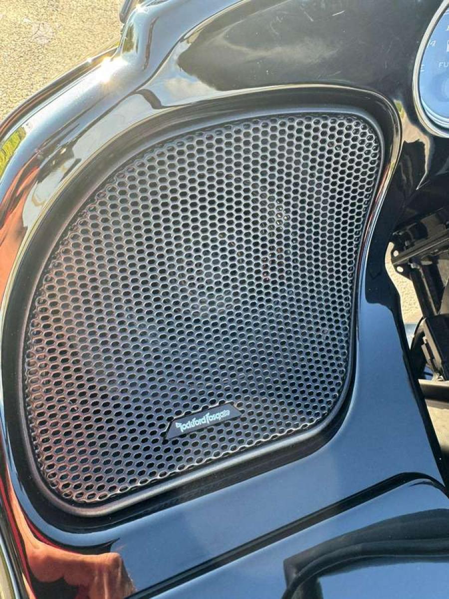 Black Harley-Davidson Road Glide 2023 in Kaunas, with an engine capacity of 1.87 L and mileage of 7 thousand km for 18000 €, photo 4 on AUTOMOTO.COM.LV