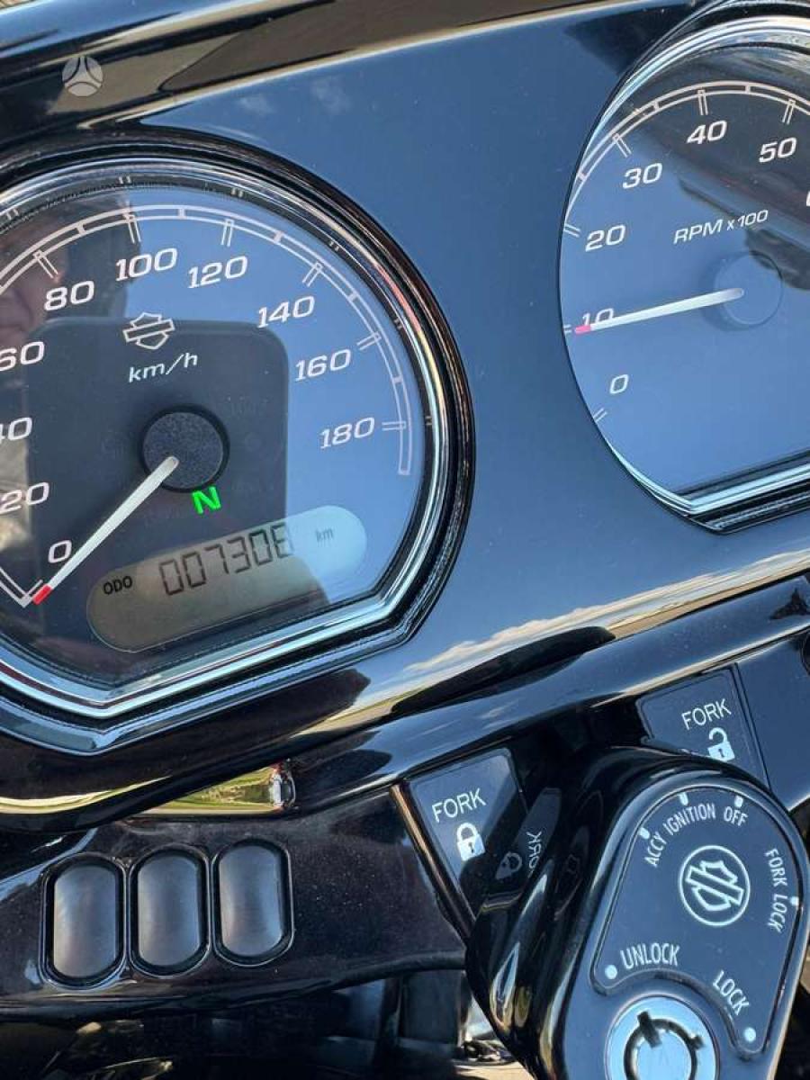 Black Harley-Davidson Road Glide 2023 in Kaunas, with an engine capacity of 1.87 L and mileage of 7 thousand km for 18000 €, photo 5 on AUTOMOTO.COM.LV