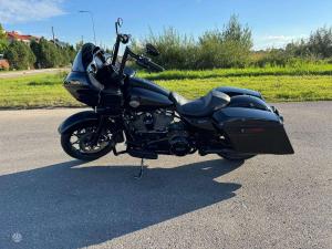 Black Harley-Davidson Road Glide 2023 in Kaunas, with an engine capacity of 1.87 L and mileage of 7 thousand km for 18000 €, photo 6 on AUTOMOTO.COM.LV