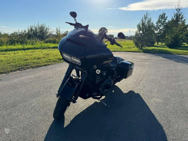 Black Harley-Davidson Road Glide 2023 in Kaunas, with an engine capacity of 1.87 L and mileage of 7 thousand km for 18000 €, photo 7 on AUTOMOTO.COM.LV