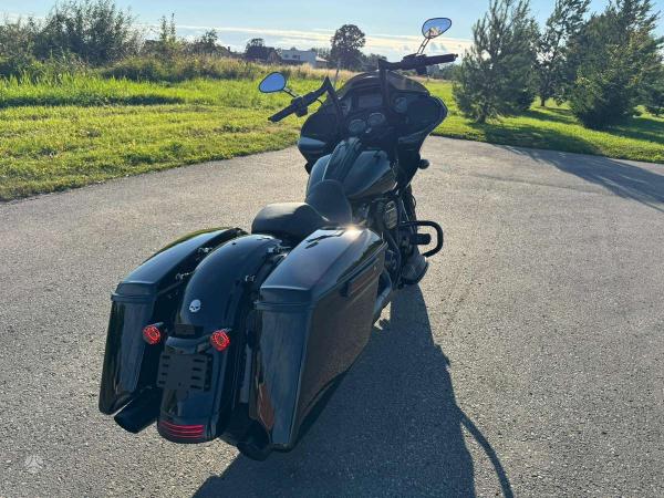 Black Harley-Davidson Road Glide 2023 in Kaunas, with an engine capacity of 1.87 L and mileage of 7 thousand km for 18000 €, photo 9 on AUTOMOTO.COM.LV