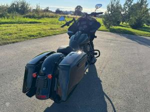 Black Harley-Davidson Road Glide 2023 in Kaunas, with an engine capacity of 1.87 L and mileage of 7 thousand km for 18000 €, photo 9 on AUTOMOTO.COM.LV