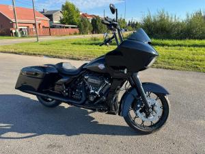 Black Harley-Davidson Road Glide 2023 in Kaunas, with an engine capacity of 1.87 L and mileage of 7 thousand km for 18000 €, photo 10 on AUTOMOTO.COM.LV
