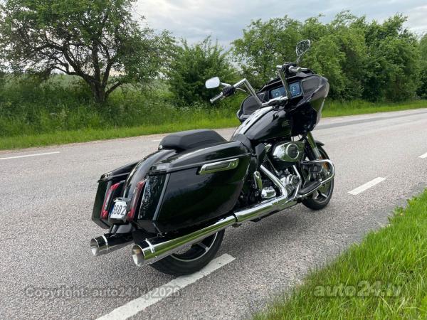 Черный Харли-Девидсон Road Glide 2024 в Таллин, объемом двигателя 1.92 л и пробегом 6 тыс. км за 27990 €, фото 5 на AUTOMOTO.COM.LV