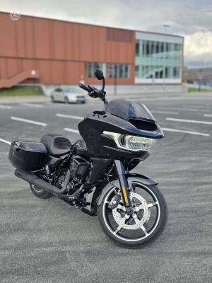 Black Harley-Davidson Road Glide 2024 in Klaipeda, with an engine capacity of 1.92 L and mileage of 9 thousand km for 25410 €, photo  on AUTOMOTO.COM.LV