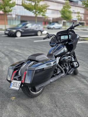 Black Harley-Davidson Road Glide 2024 in Klaipeda, with an engine capacity of 1.92 L and mileage of 9 thousand km for 25410 €, photo 4 on AUTOMOTO.COM.LV