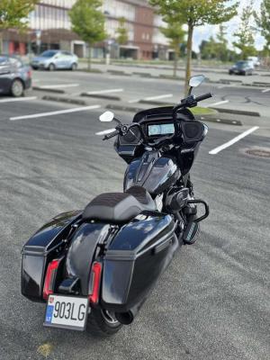 Black Harley-Davidson Road Glide 2024 in Klaipeda, with an engine capacity of 1.92 L and mileage of 9 thousand km for 25410 €, photo 5 on AUTOMOTO.COM.LV