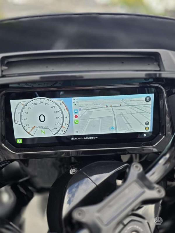 Black Harley-Davidson Road Glide 2024 in Klaipeda, with an engine capacity of 1.92 L and mileage of 9 thousand km for 25410 €, photo 7 on AUTOMOTO.COM.LV