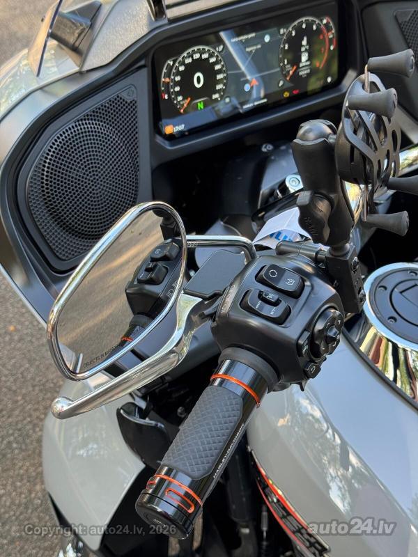 Black Harley-Davidson Road Glide 2025 in Tallinn, with an engine capacity of 1.92 L and mileage of 14 thousand km for 28900 €, photo 7 on AUTOMOTO.COM.LV