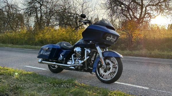 Zils Harley-Davidson Road Glide 2015 Tartu, ar dzinēja tilpumu 1.69 L un nobraukumu 24 tūkst. km par 14800 €, foto 1 vietnē AUTOMOTO.COM.LV