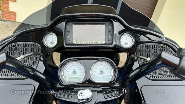 Zils Harley-Davidson Road Glide 2015 Tartu, ar dzinēja tilpumu 1.69 L un nobraukumu 24 tūkst. km par 14800 €, foto 8 vietnē AUTOMOTO.COM.LV
