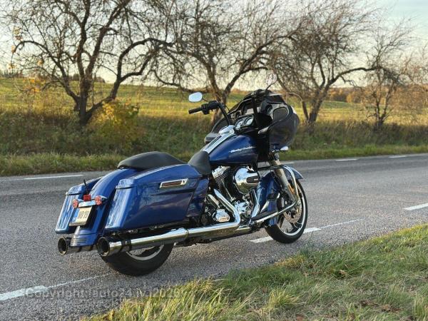 Blue Harley-Davidson Road Glide 2015 in Tartu, with an engine capacity of 1.69 L and mileage of 24 thousand km for 14800 €, photo 4 on AUTOMOTO.COM.LV