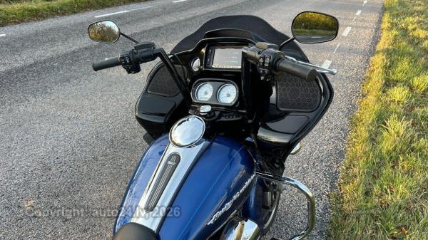 Blue Harley-Davidson Road Glide 2015 in Tartu, with an engine capacity of 1.69 L and mileage of 24 thousand km for 14800 €, photo 5 on AUTOMOTO.COM.LV