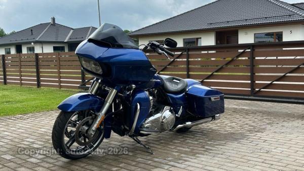 Blue Harley-Davidson Road Glide 2015 in Tartu, with an engine capacity of 1.69 L and mileage of 24 thousand km for 14800 €, photo 6 on AUTOMOTO.COM.LV