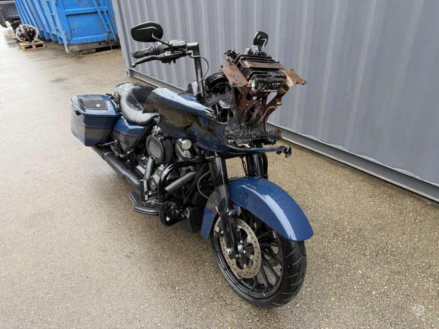 Blue Harley-Davidson Road Glide 2019 in Kaunas, with an engine capacity of 1.80 L and mileage of 3 thousand km for 7622 €, photo 6 on AUTOMOTO.COM.LV