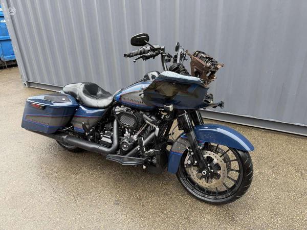 Blue Harley-Davidson Road Glide 2019 in Kaunas, with an engine capacity of 1.87 L and mileage of 3 thousand km for 7622 €, photo 1 on AUTOMOTO.COM.LV