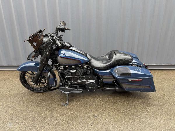 Blue Harley-Davidson Road Glide 2019 in Kaunas, with an engine capacity of 1.87 L and mileage of 3 thousand km for 7622 €, photo 7 on AUTOMOTO.COM.LV