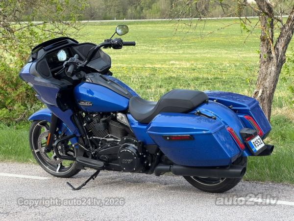 Синий Харли-Девидсон Road Glide 2024 в Тарту, объемом двигателя 1.92 л и пробегом 6 тыс. км за 28800 €, фото 3 на AUTOMOTO.COM.LV