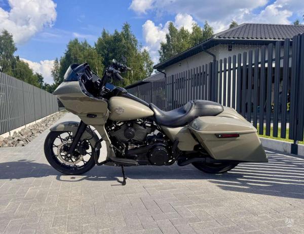 Коричневый Харли-Девидсон Road Glide 2020 в Шяуляй, объемом двигателя 1.87 л и пробегом 21 тыс. км за 15800 €, фото 1 на AUTOMOTO.COM.LV
