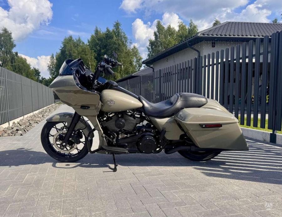 Коричневый Харли-Девидсон Road Glide 2020 в Шяуляй, объемом двигателя 1.87 л и пробегом 21 тыс. км за 15800 €, фото 1 на AUTOMOTO.COM.LV