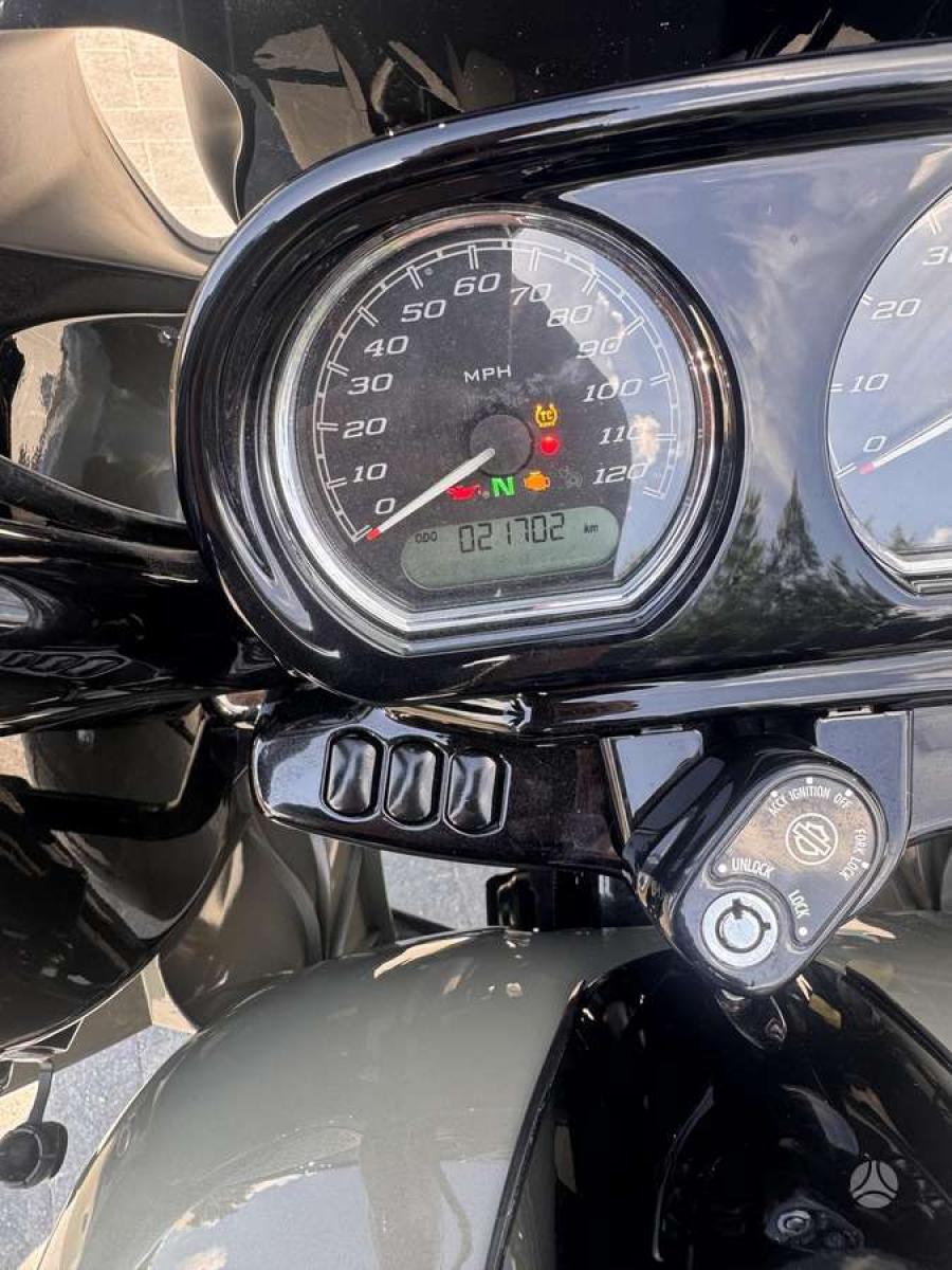 Коричневый Харли-Девидсон Road Glide 2020 в Шяуляй, объемом двигателя 1.87 л и пробегом 21 тыс. км за 15800 €, фото 16 на AUTOMOTO.COM.LV