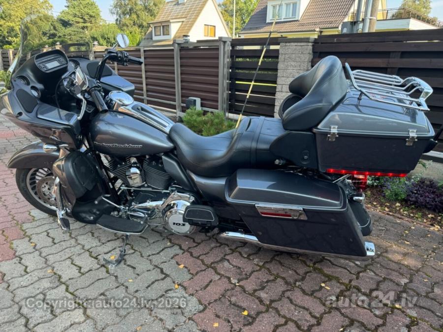 Grey Harley-Davidson Road Glide 2011 in Tallinn, with an engine capacity of 1.69 L and mileage of 39 thousand km for 13500 €, photo 1 on AUTOMOTO.COM.LV