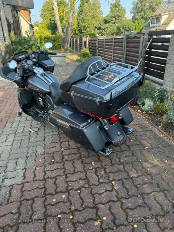 Grey Harley-Davidson Road Glide 2011 in Tallinn, with an engine capacity of 1.69 L and mileage of 39 thousand km for 13500 €, photo 4 on AUTOMOTO.COM.LV