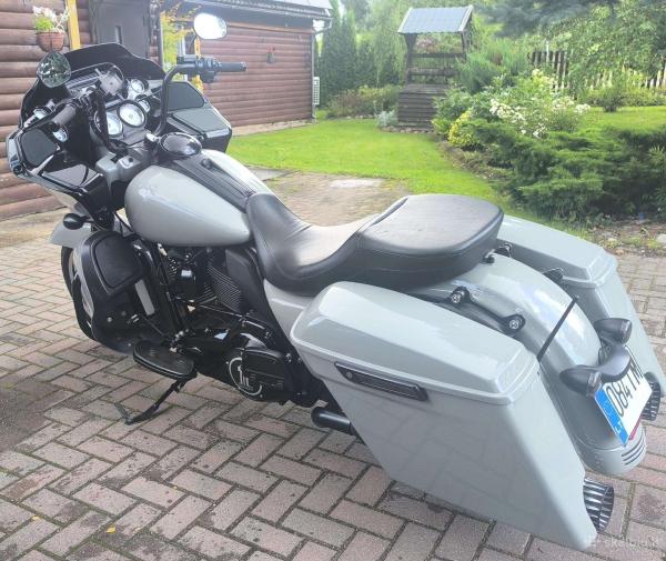 Grey Harley-Davidson Road Glide 2012 in Mazeikiai, with an engine capacity of 1.60 L and mileage of 75 thousand km for 7999 €, photo 2 on AUTOMOTO.COM.LV
