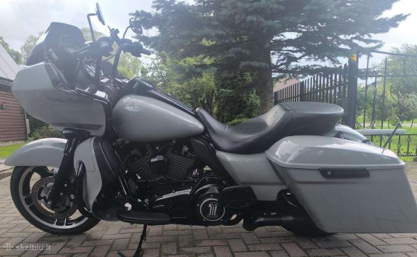 Grey Harley-Davidson Road Glide 2012 in Mazeikiai, with an engine capacity of 1.60 L and mileage of 75 thousand km for 7999 €, photo 5 on AUTOMOTO.COM.LV