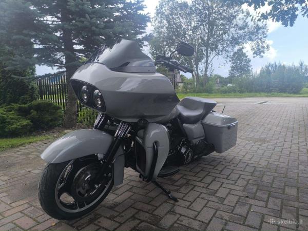 Grey Harley-Davidson Road Glide 2012 in Mazeikiai, with an engine capacity of 1.60 L and mileage of 75 thousand km for 7999 €, photo 6 on AUTOMOTO.COM.LV