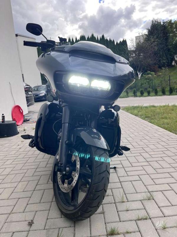 Серый Харли-Девидсон Road Glide 2015 в Вильнюс, объемом двигателя 1.70 л и пробегом 46 тыс. км за 10500 €, фото 1 на AUTOMOTO.COM.LV