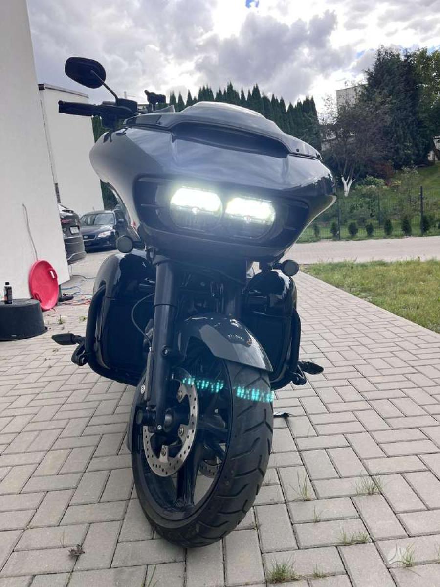 Серый Харли-Девидсон Road Glide 2015 в Вильнюс, объемом двигателя 1.70 л и пробегом 46 тыс. км за 10500 €, фото 1 на AUTOMOTO.COM.LV