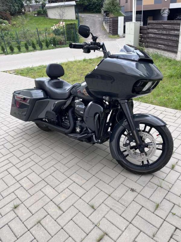 Серый Харли-Девидсон Road Glide 2015 в Вильнюс, объемом двигателя 1.70 л и пробегом 46 тыс. км за 10500 €, фото 3 на AUTOMOTO.COM.LV