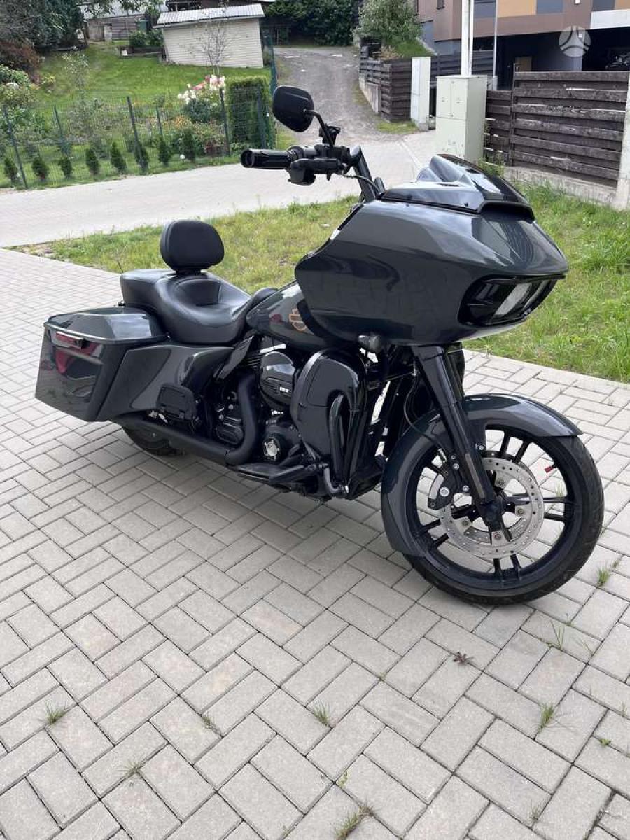 Серый Харли-Девидсон Road Glide 2015 в Вильнюс, объемом двигателя 1.70 л и пробегом 46 тыс. км за 10500 €, фото 3 на AUTOMOTO.COM.LV